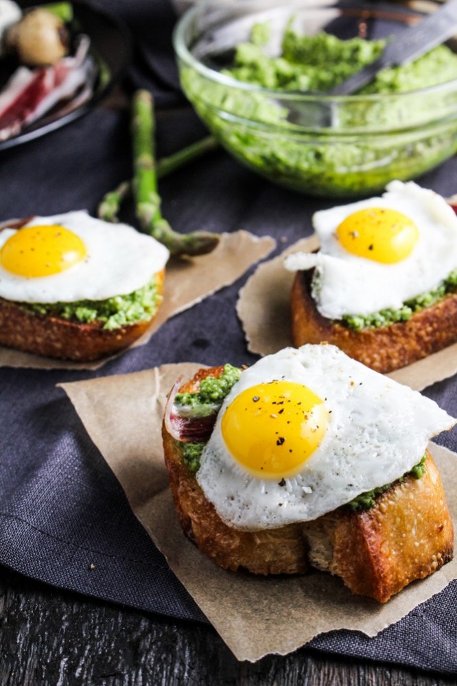 An Easter Appetizer // Duck Fat Toasts with Quail Eggs and Asparagus ...
